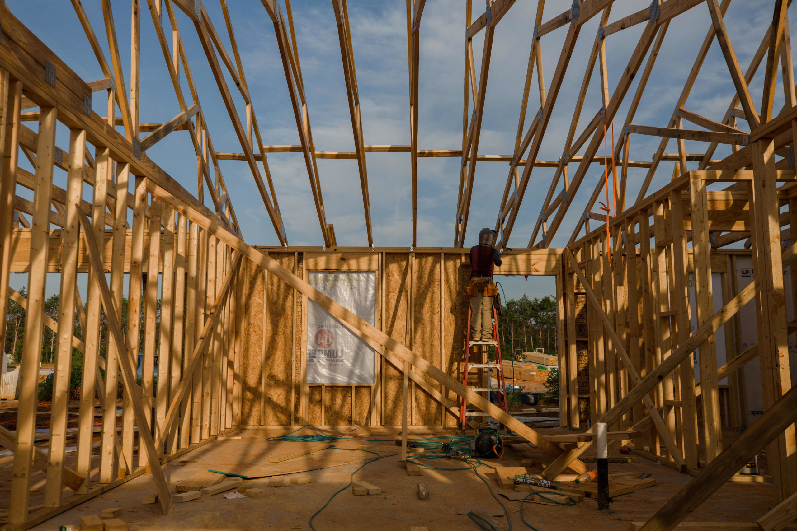 Homebuyers aren't seeing savings from falling lumber prices – here's ...